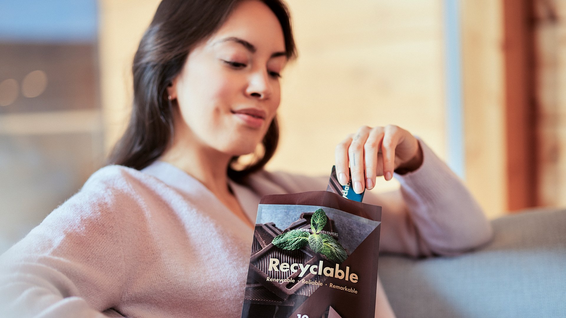 UPM Finesse premium silk | UPM Specialty Papers